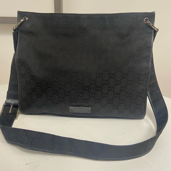 Gucci | Bags | Authentic Black Gucci Logo Crossbody | Poshmark